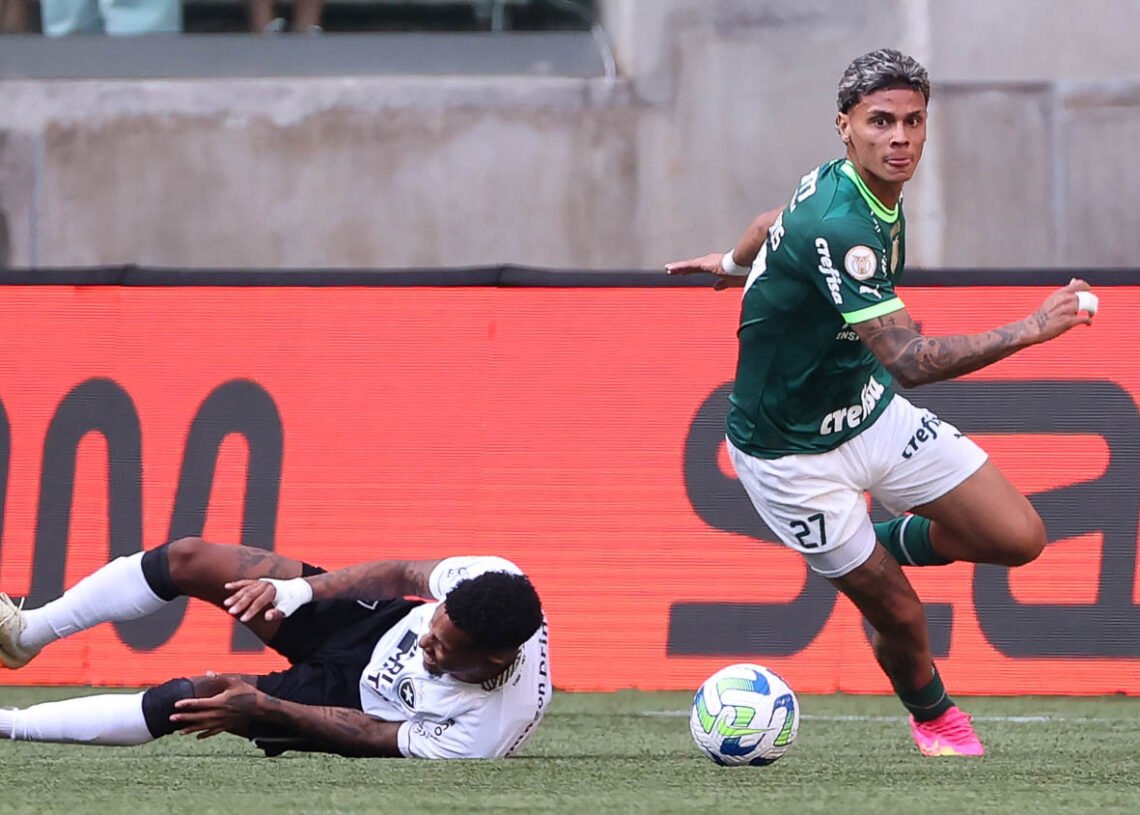 Ex-Vasco, Gabriel Pec tem valor definido para assinar com o Palmeiras